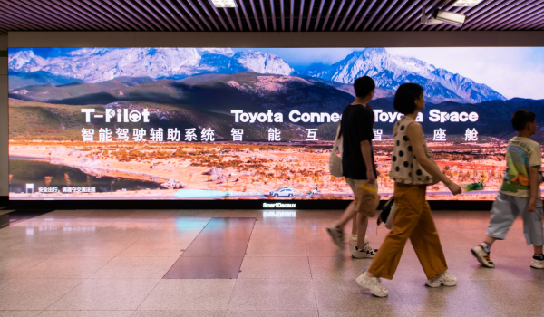 How brands can win over China’s booming travel market with DOOH
