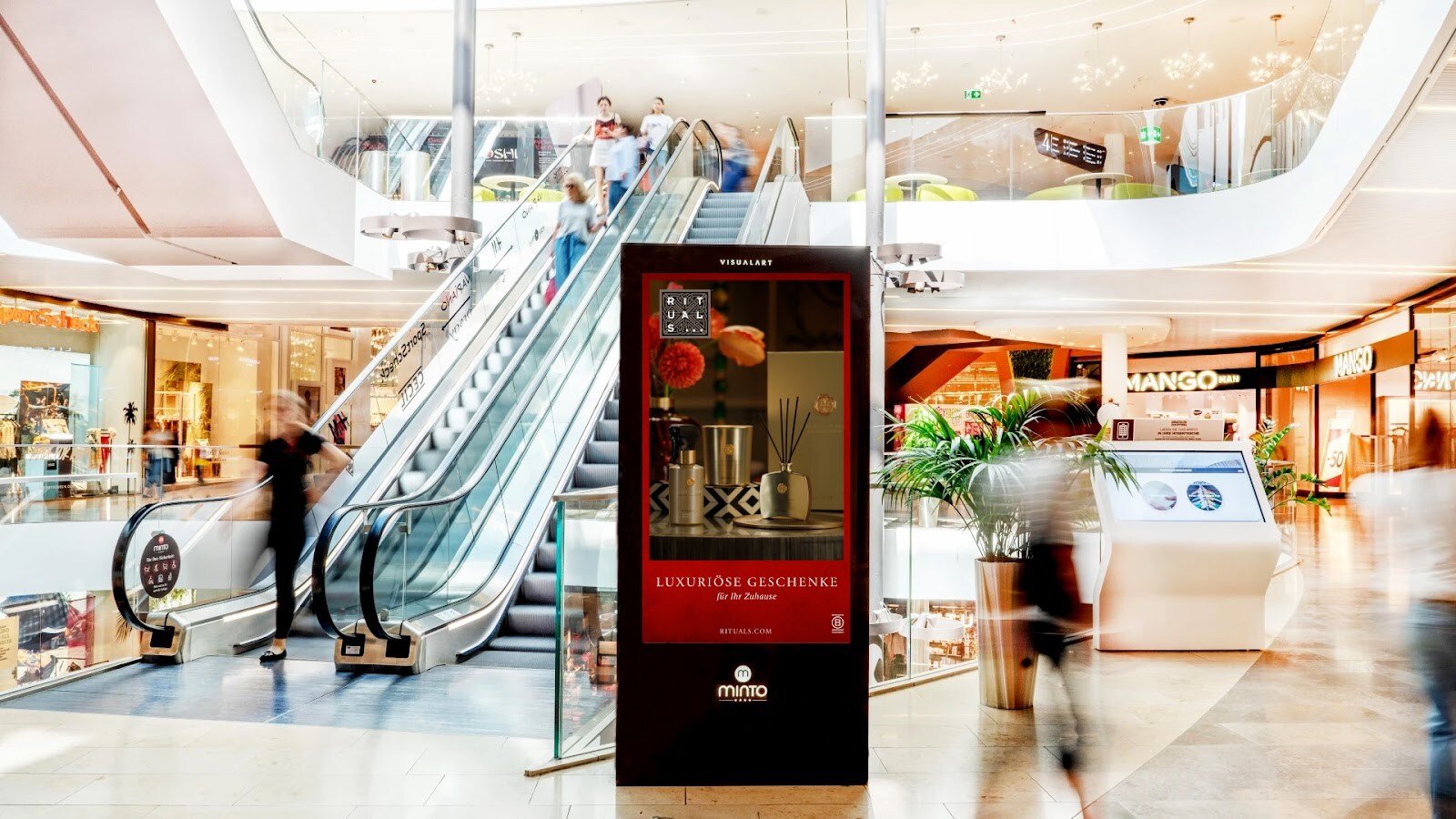 Luxury retail success: Rituals' multi-country holiday DOOH campaign